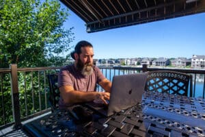 How to Work Outside with a Laptop & Mistakes to Avoid